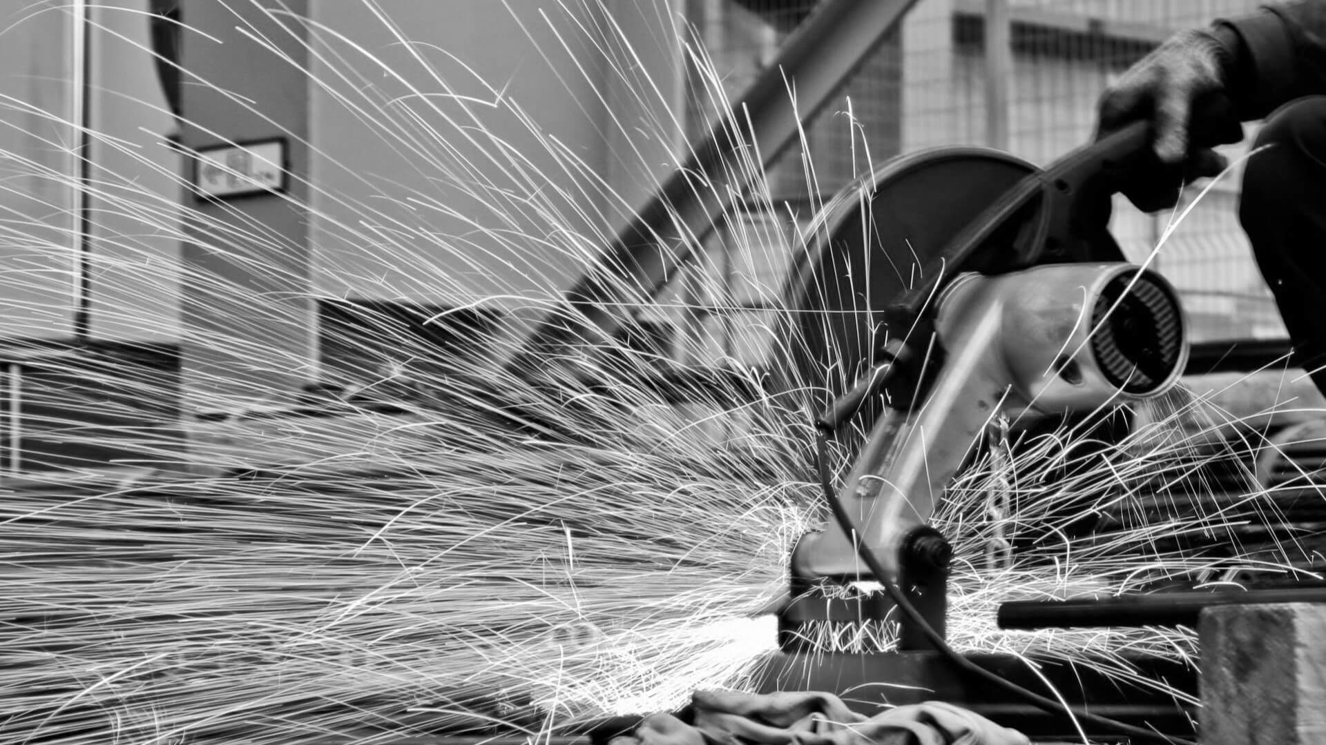 Spark detection for dust and fume extraction